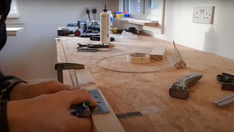 How To Use A Wood Chisel For A Door Hinge - Best Saw Guidee