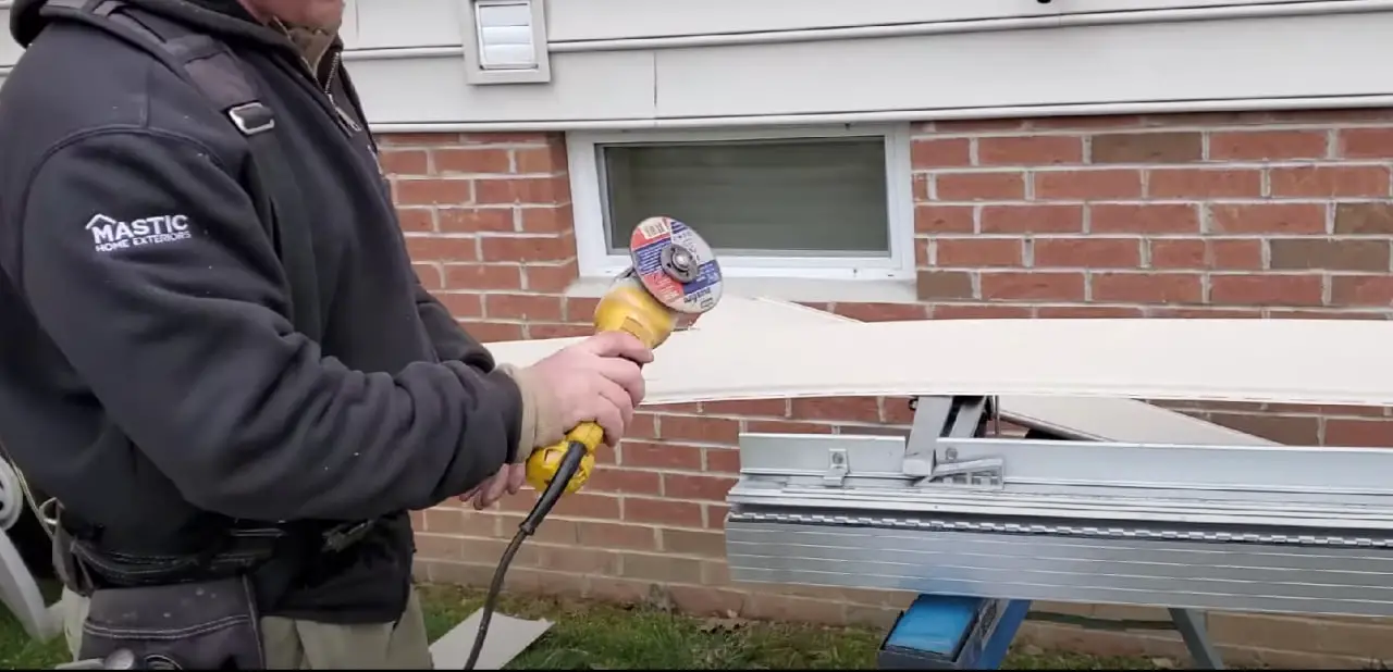 How To Cut Vinyl Siding Corners: Best Cutting Way - Best Saw Guidee
