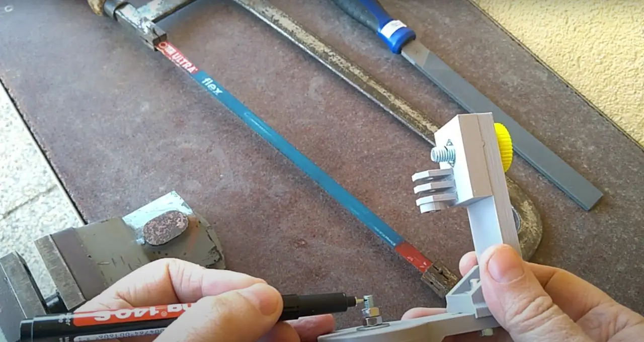 Can A Hacksaw Cut A Bolt | Best Way To Cut Bolt - Best Saw Guidee