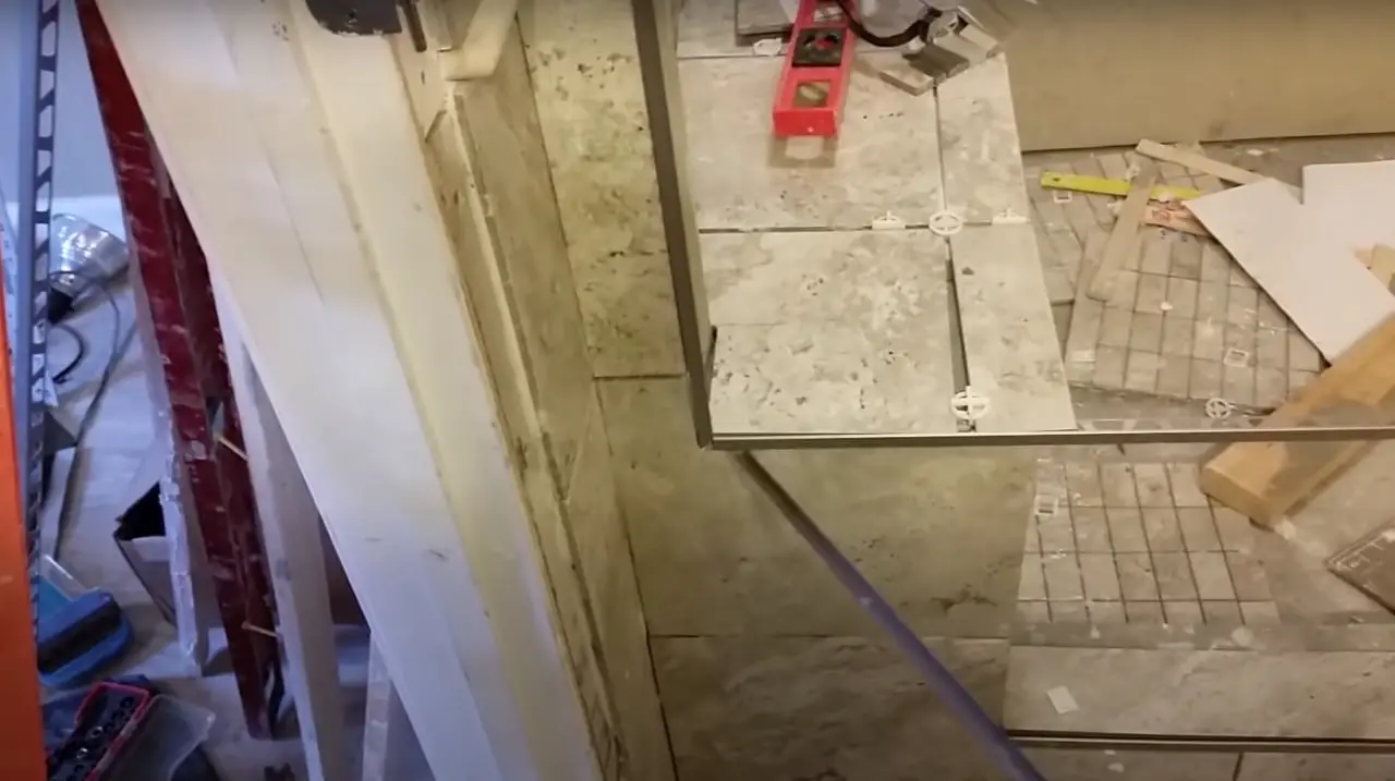 How Do You Cut Tile Trim On An External Corner? - Best Saw Guidee