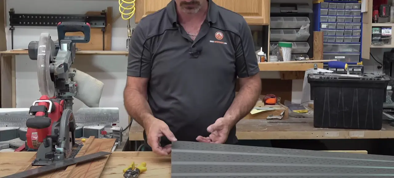 How To Cut Aluminum Soffit With A Table Saw - Best Saw Guidee