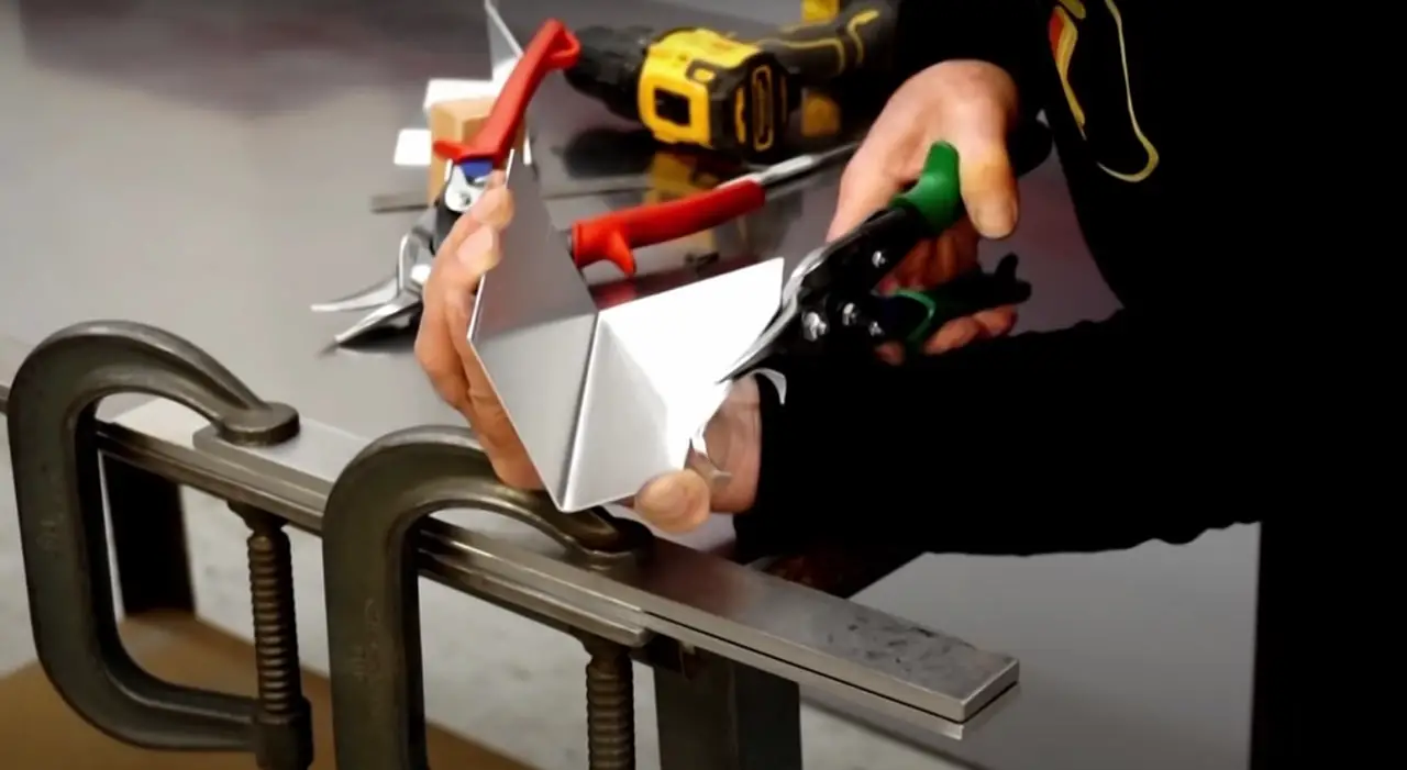 How Thick of Metal Can Tin Snips Cut - Best Saw Guidee