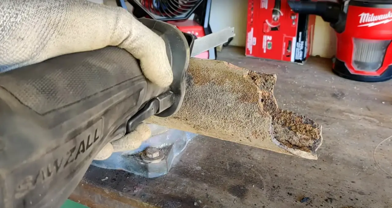 How to Cut Galvanized Pipe With a Hacksaw - Best Saw Guidee