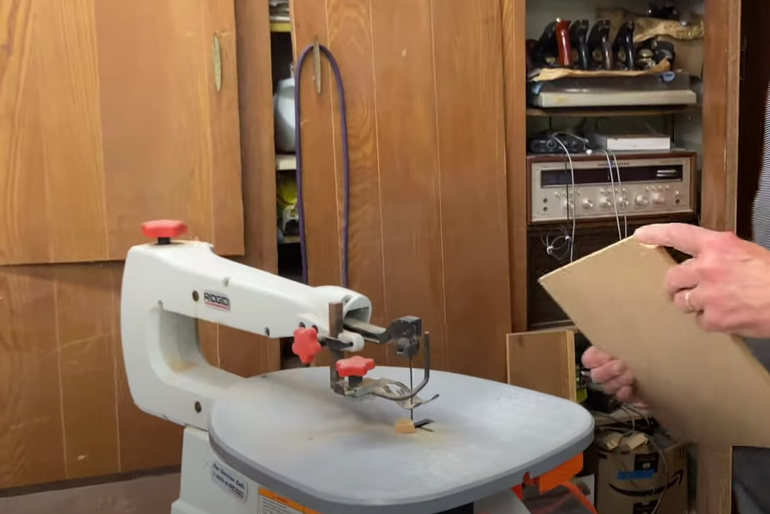 Jigsaw vs Scroll Saw: Find the Difference - Best Saw Guidee